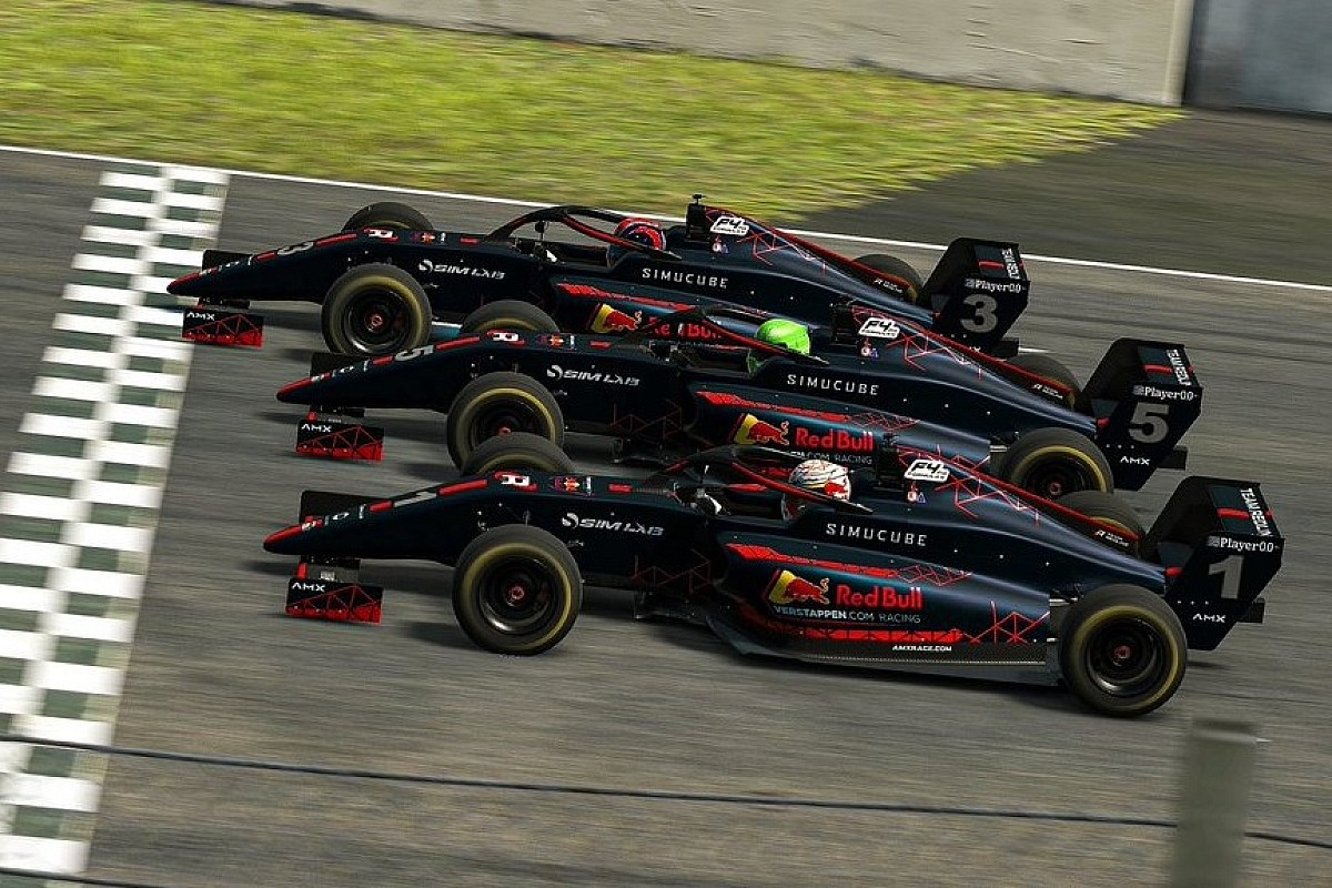 Kijk terug: Races 4 en 5 van Real Racers Never Quit met Max Verstappen