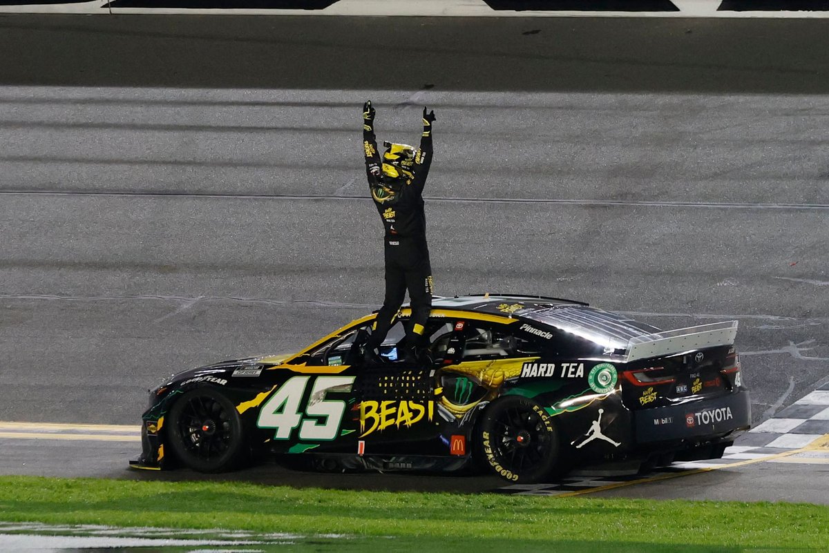 Daytona 500: Reddick wins Duel #1; Johnson just makes field