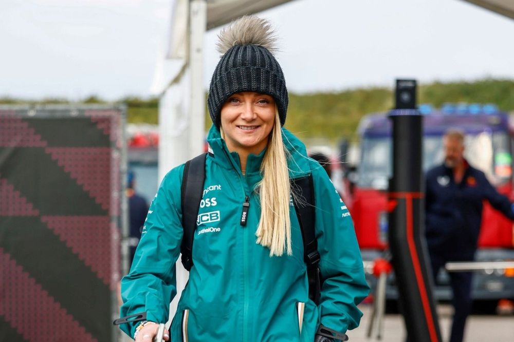 Aston Martin’s Jessica Hawkins announces huge career move outside of F1
