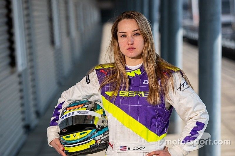 Sabré Cook, pilote W Series et bientôt ingénieure Renault F1