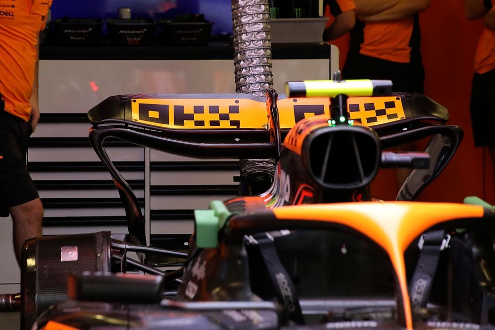 McLaren'ın 'mini DRS' arka kanat tasarımı inceleme altında