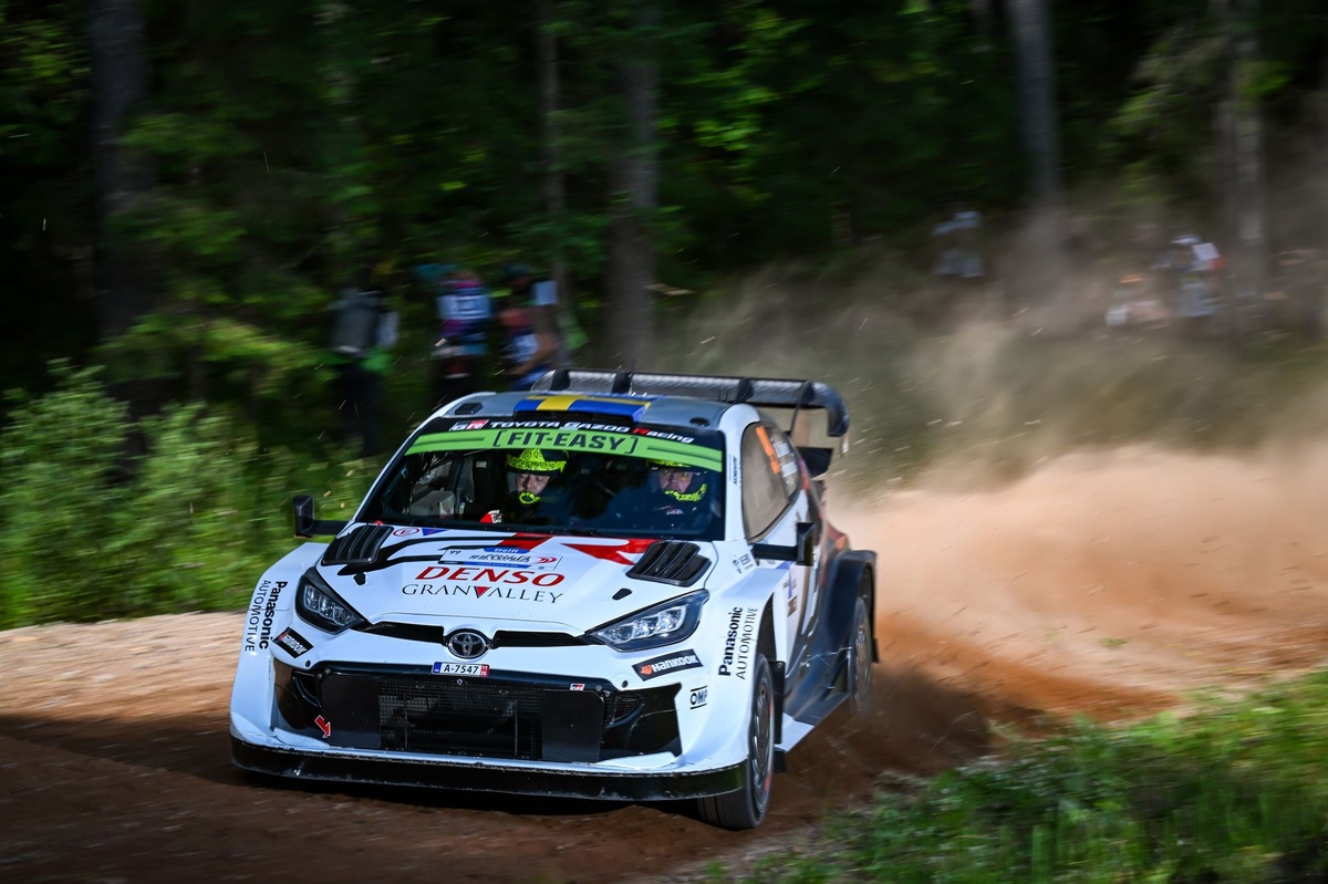Solberg da a Toyota su victoria 100 en el WRC y Citroën corre peligro