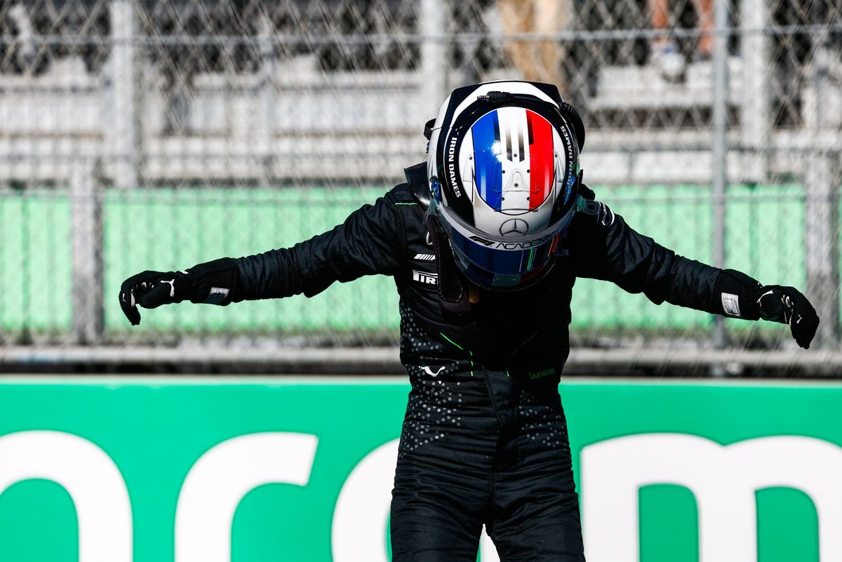 Doriane Pin, reina de Arabia en la F1 Academy con surrealista final