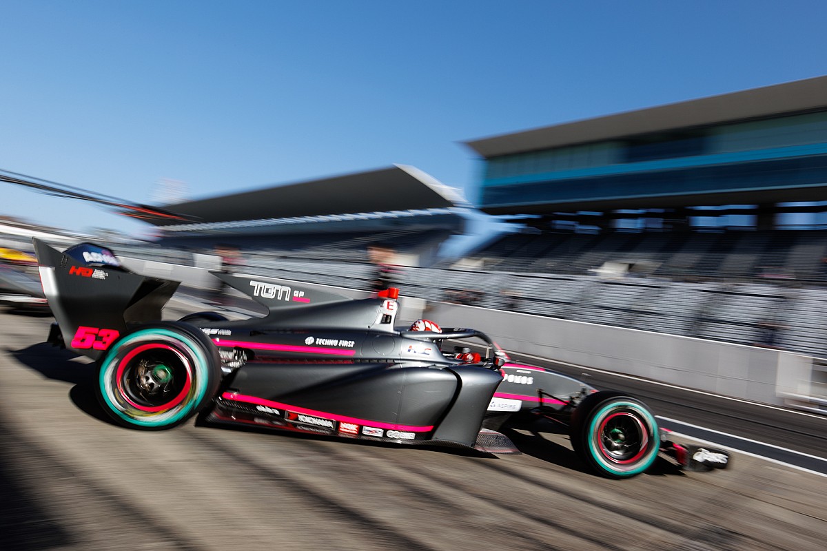 17歳にして望外のチャンスを得たJuju、スーパーフォーミュラテストをエンジョイ。最終目標のF1に向け「今ある環境をモノにしていく」