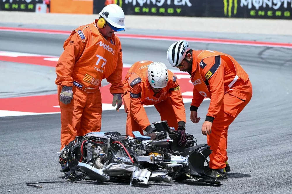 MotoGP | Bandiera rossa a Barcellona dopo il terribile incidente di ...