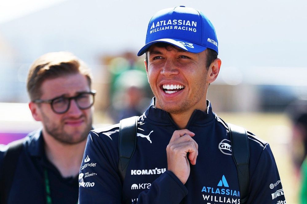 F1 COSMOS | Alex Albon's British GP helmet features 23 fans as cartoon ...