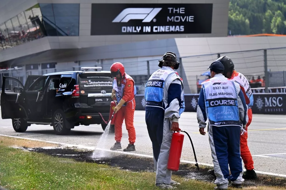 Austrian GP qualifying red-flagged after fire erupts on final corner
