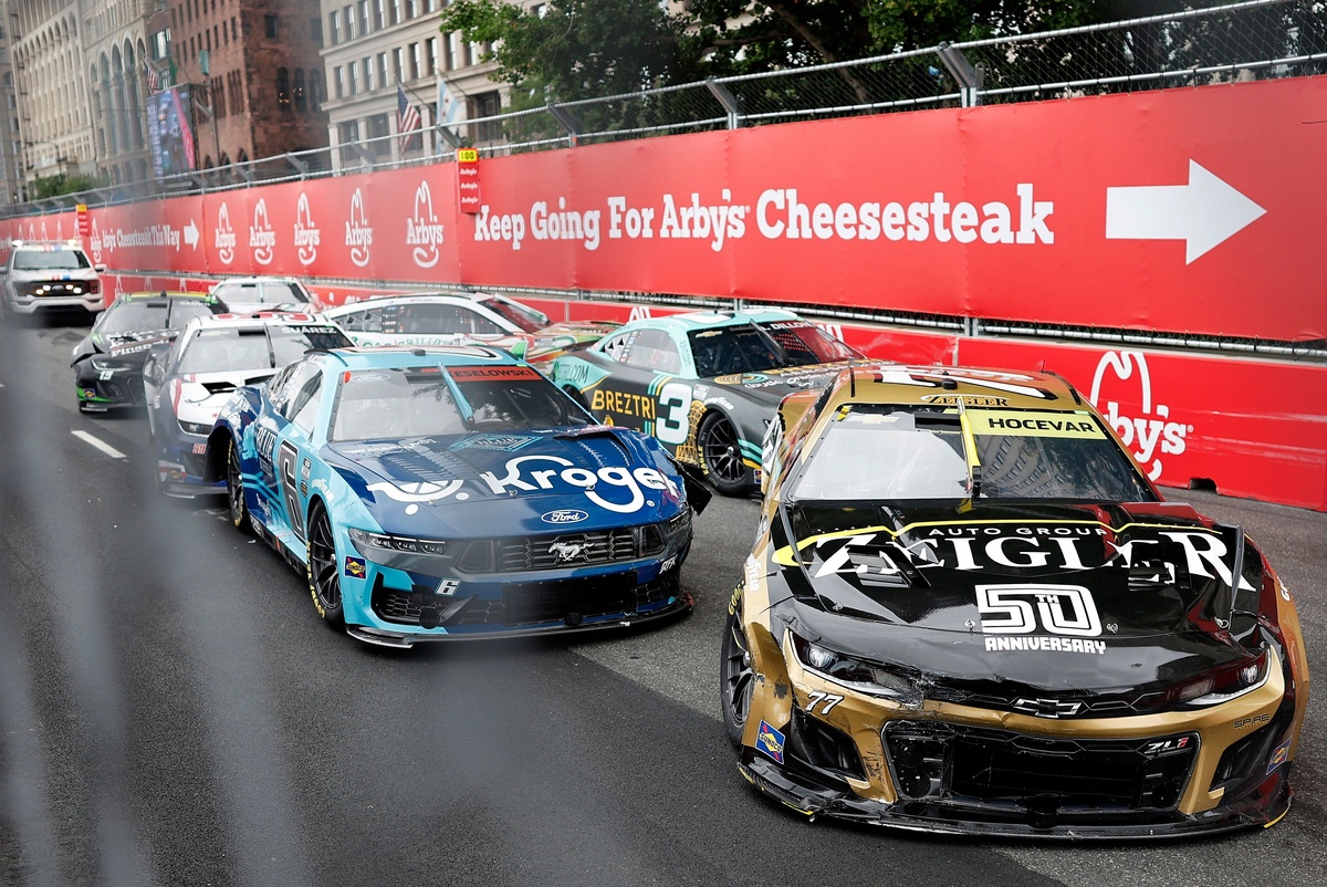 Video: Chicago NASCAR Cup pile-up blocks track, causes early red flag