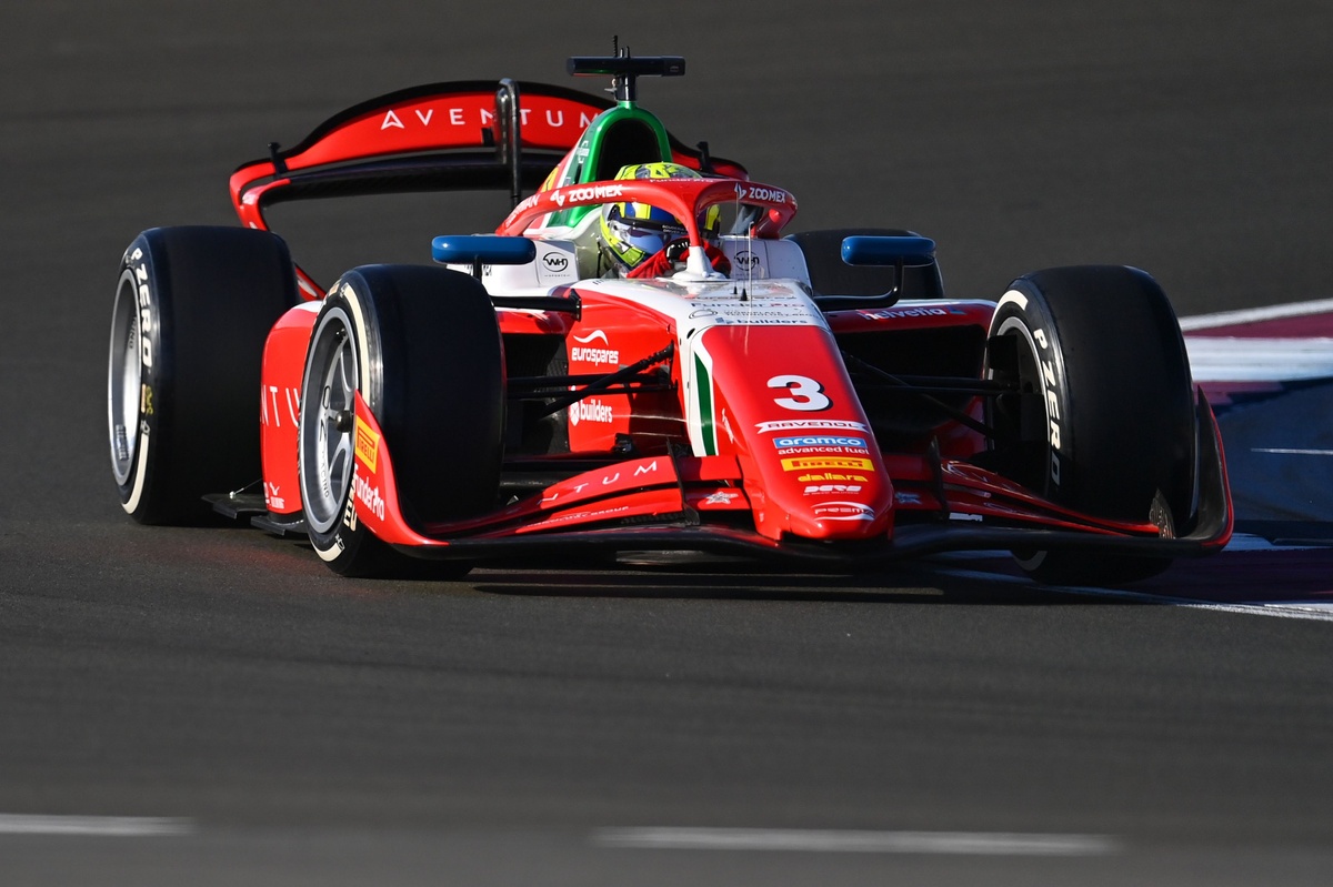 Bearman győzött, Hadjar nem tudta kihasználni a ziccert az F2 katari ...