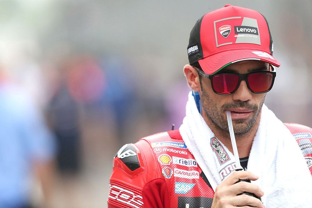 Pirro se lesiona en un duro accidente y Ducati se queda sin probador