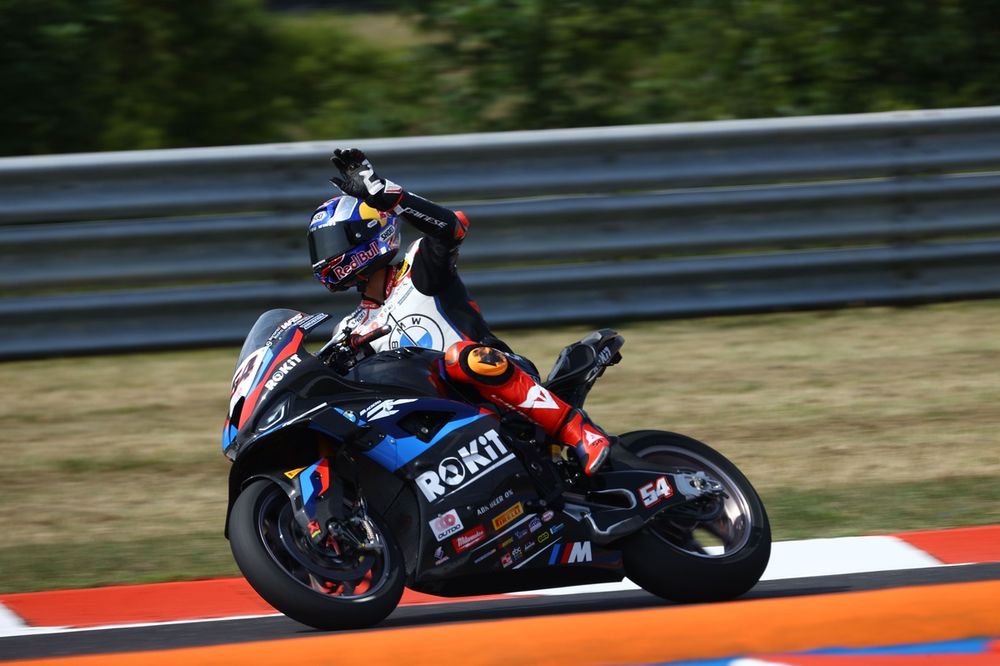 BMW, Toprak Razgatlıoğlu'nun yeni motosikletini tanıtmaya hazırlanıyor