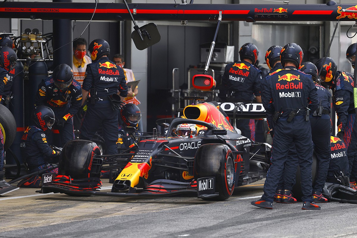 Red Bull: Verstappen "called himself in" for slow F1 pitstop