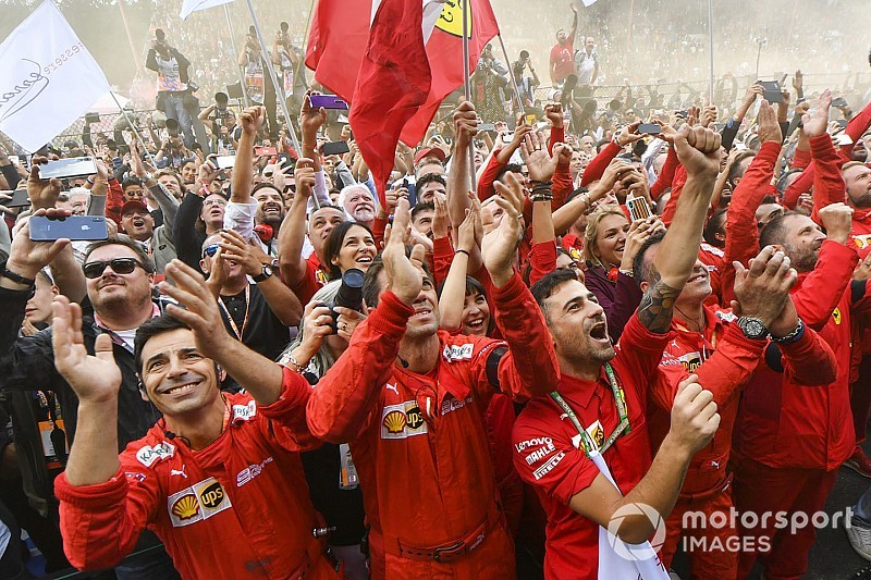“90 Anni di Emozioni” a Milano: quanti campioni Ferrari!