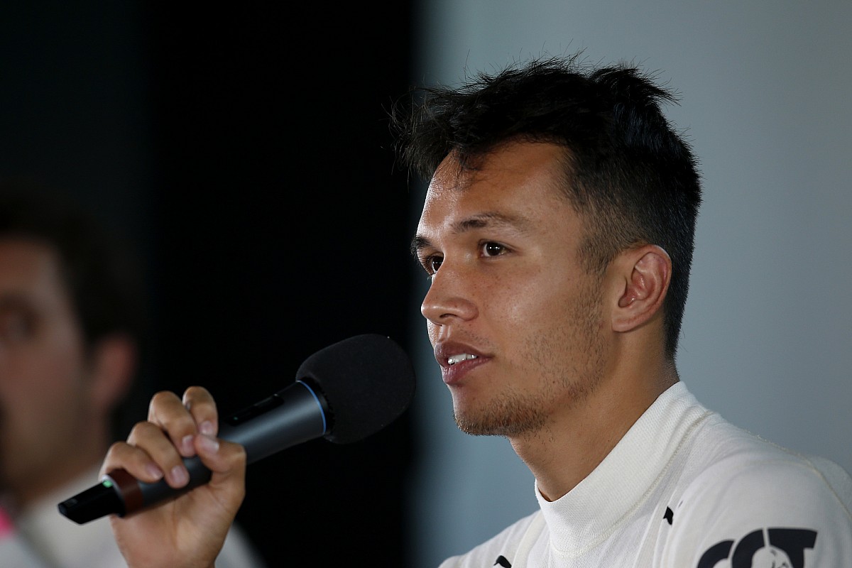 Albon owes Russell ‘a couple of beers’ for Williams seat assistance
