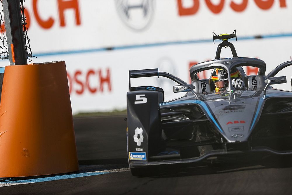 Mercedes FE has "failed massively" to be consistent in title chase