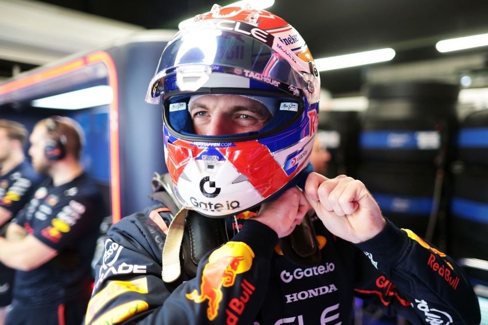 What can F1 champion Max Verstappen do with his new FIA platinum race license?