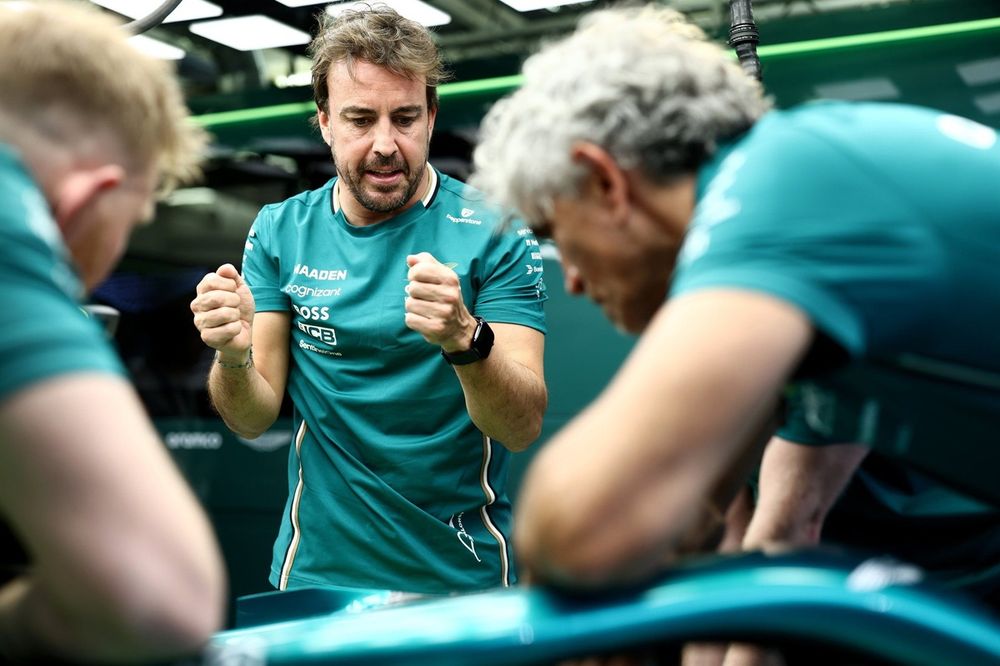 Alonso explains bizarre steering wheel break in Bahrain GP FP2