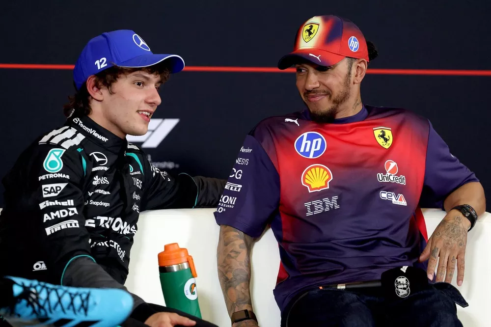 Jolyon Palmer dismisses Lewis Hamilton regret claims after Kimi ...