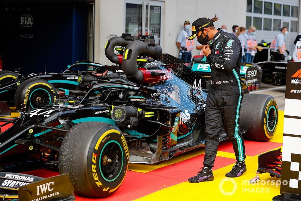 Hamilton: "W11, Mercedes'in şu ana kadar yaptığı en iyi araç"