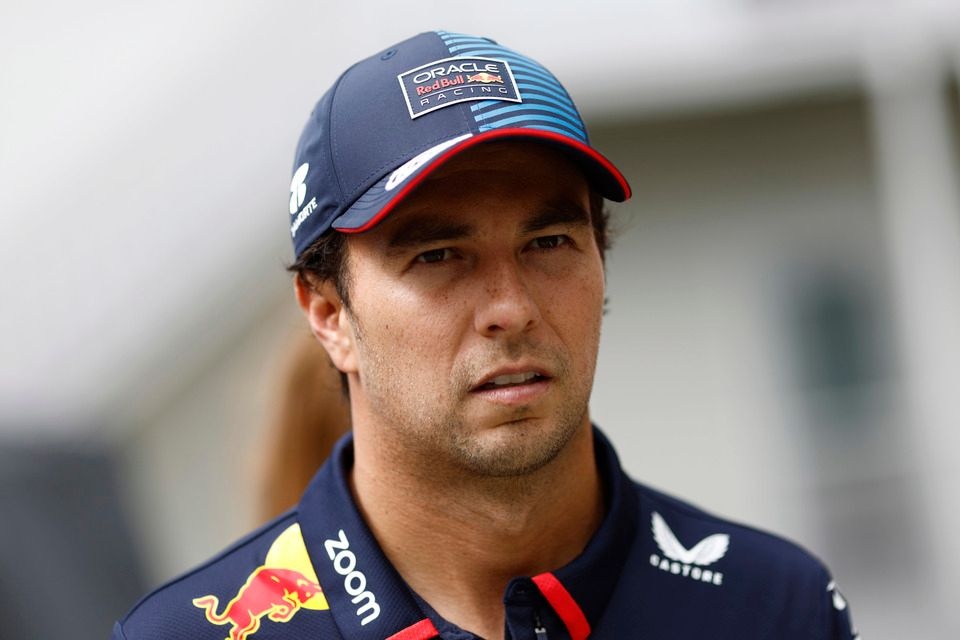 Horner: Checo Pérez levantó psicológicamente al ver a Verstappen en ...
