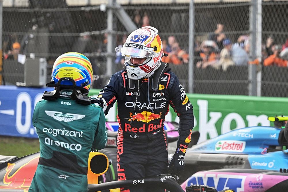 Alonso legt uit wat Verstappen zo dominant maakt