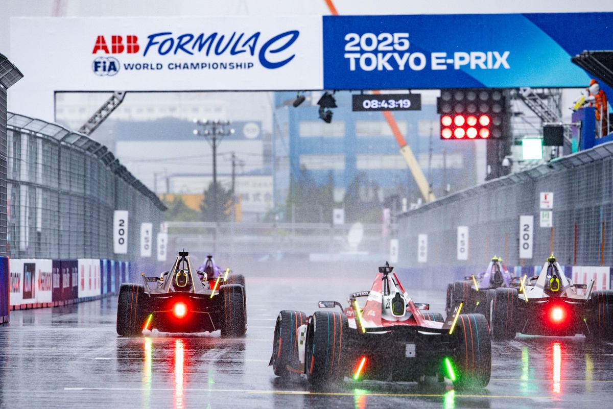 Vergne banks points in wet Tokyo Formula E opener