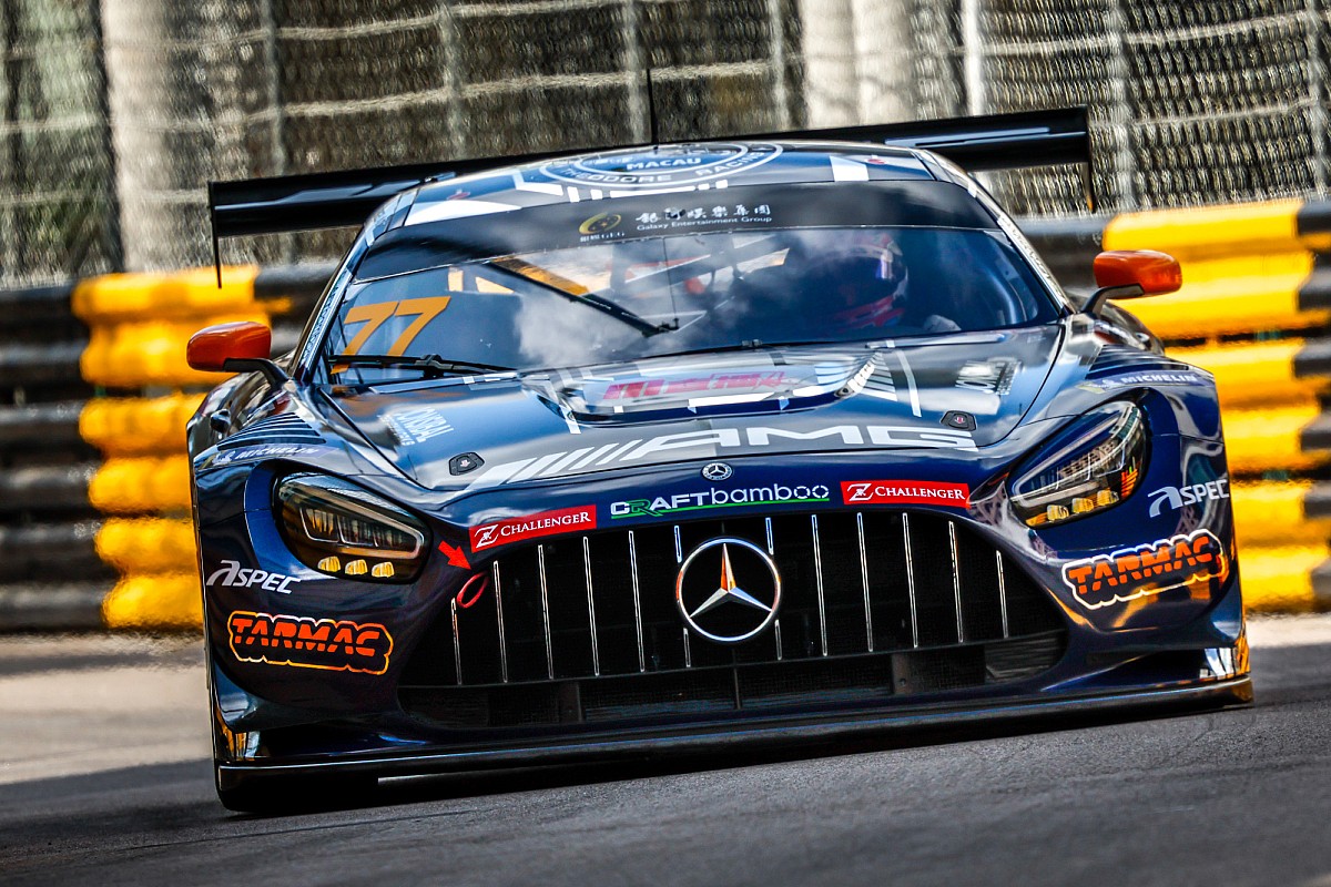 Macau GT Cup: Engel wins dramatic opener