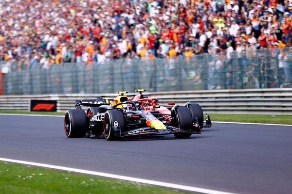 Red Bull launches 2022 F1 livery on RB18 show car