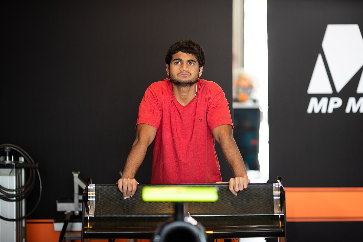 Schumacher mellett Mahaveer Raghunathan is tesztelhette a McLarent ...