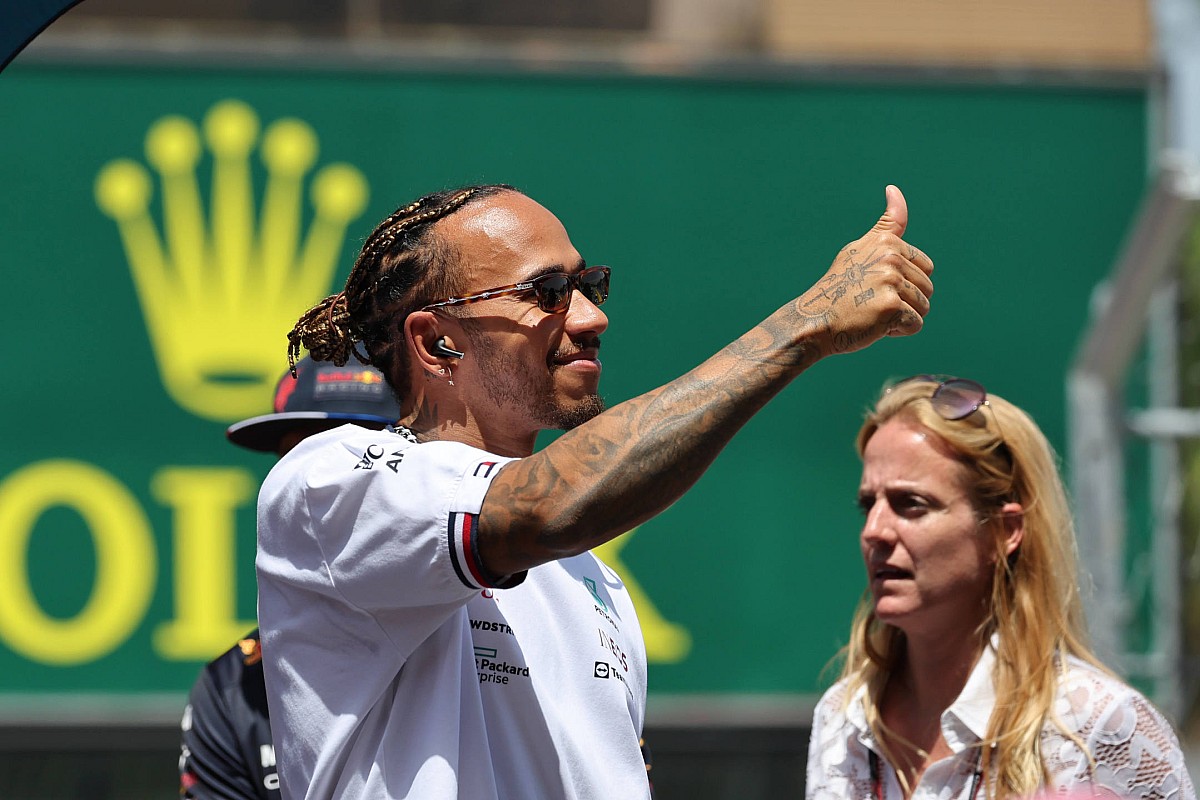 Mercedes toma con gracia a la foto filtrada de Hamilton en España