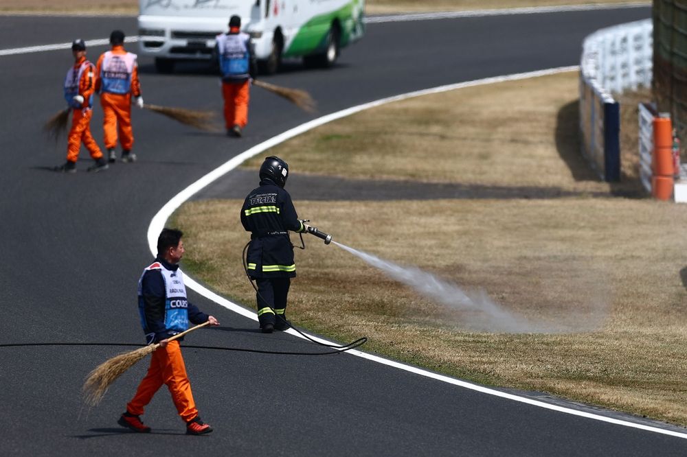 F1 Japanese GP: Norris leads Piastri as grass fires interrupt practice ...