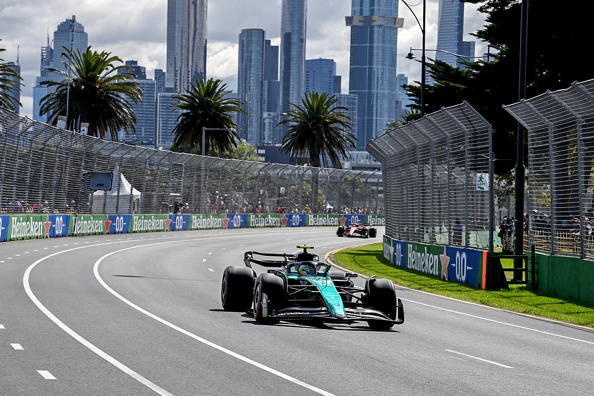 Alonso ziet kansen in droog Australië: "Buien mogen wegblijven"