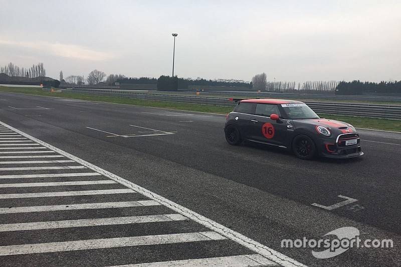 Esclusiva: ecco la nuova MINI F56 Challenge in pista ad Adria!