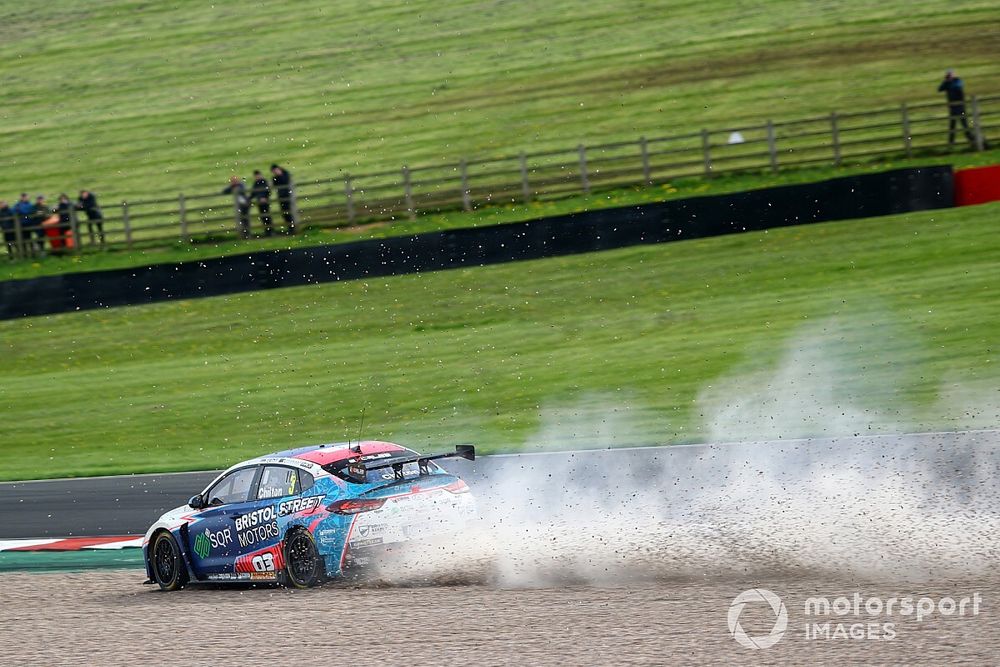 BTCC Donington Park: Chilton wins bizarre wet second race
