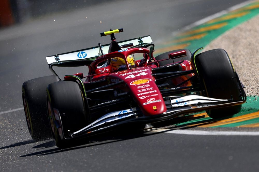 Ferrari fans go crazy for Lewis Hamilton's steering wheel message