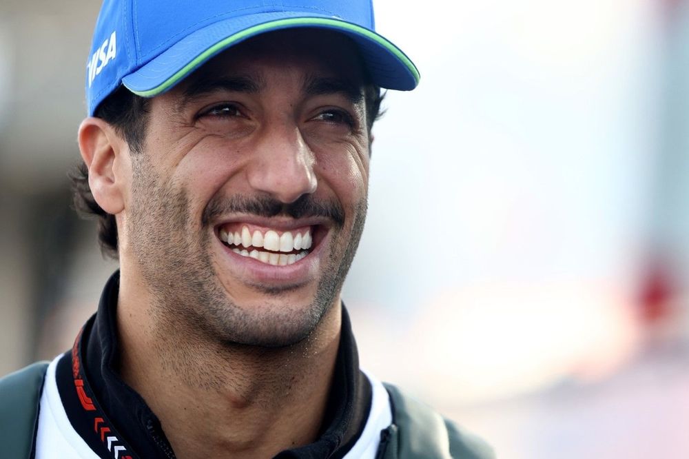 Ricciardo: "3 numarayı Verstappen'e bırakmaktan mutluyum, sorduğunda ...