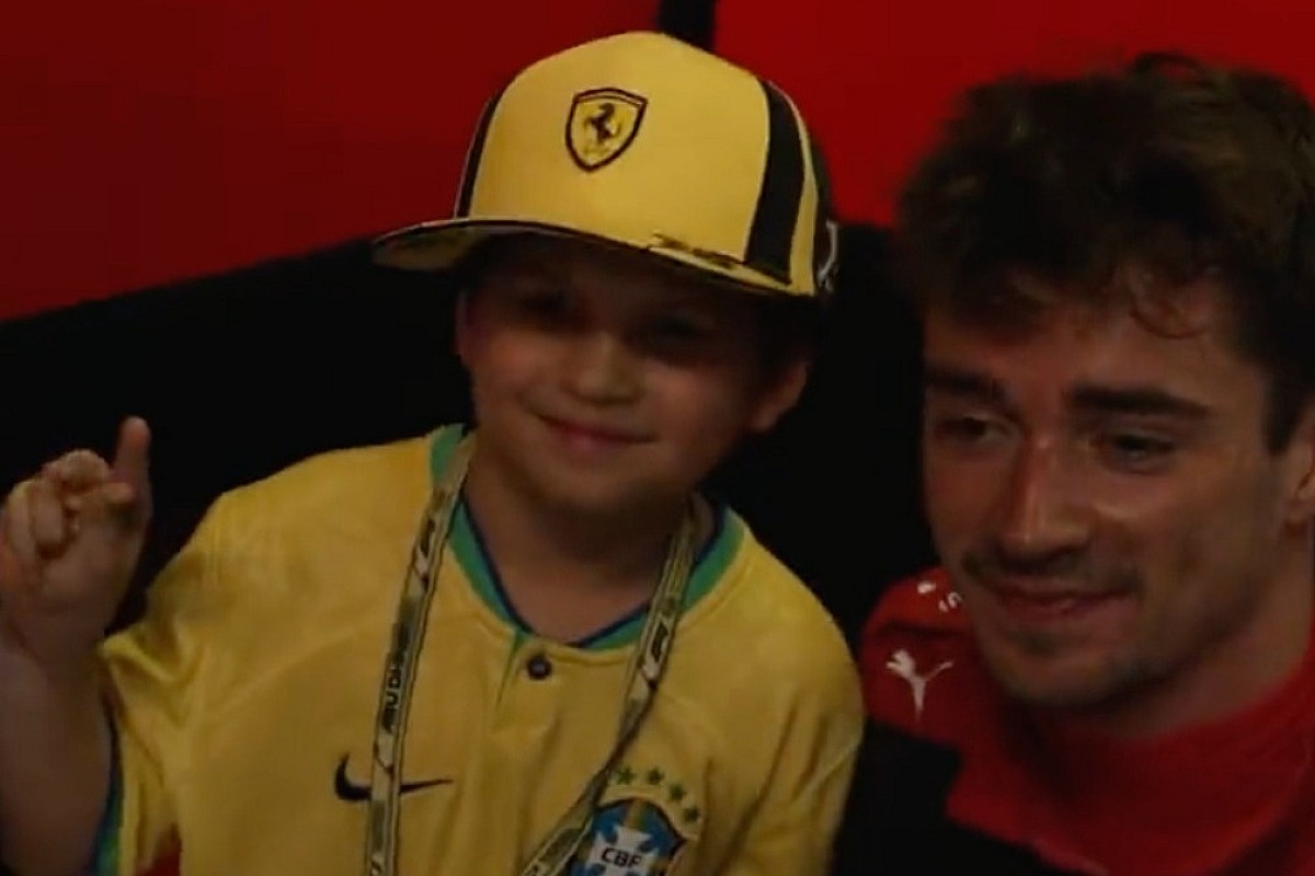 F1 | Vídeo: el bonito gesto de Leclerc con un niño en Abu Dhabi