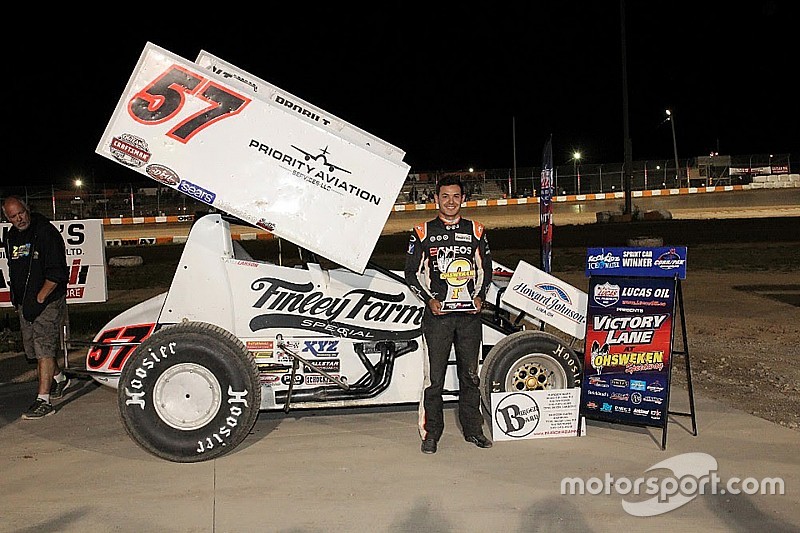 Kyle Larson picks up sprint car win in Canada