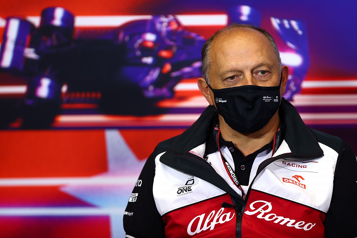 Vasseur a Giovinazzi: "Es un mundo pequeño y hay que ser profesionales"