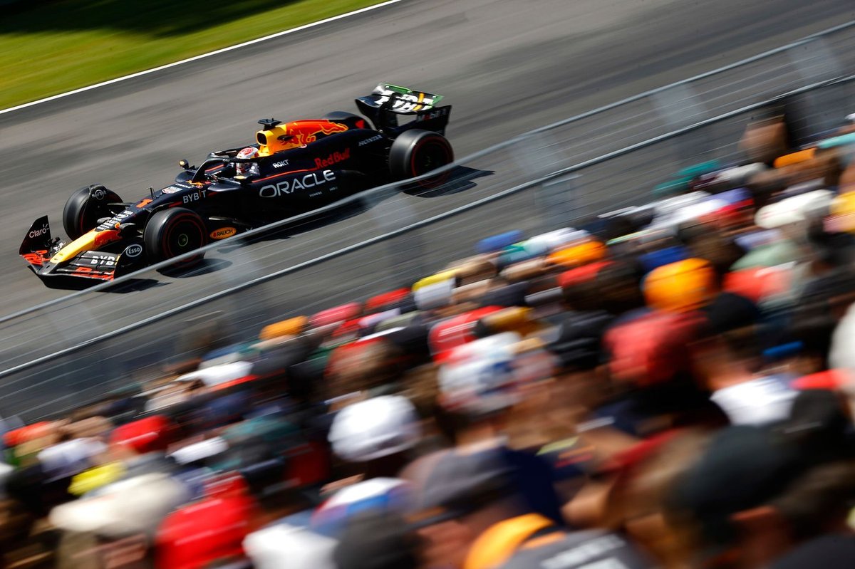 VIDEO: Verstappen ondanks druppels meteen op pad in VT2 F1 Canada