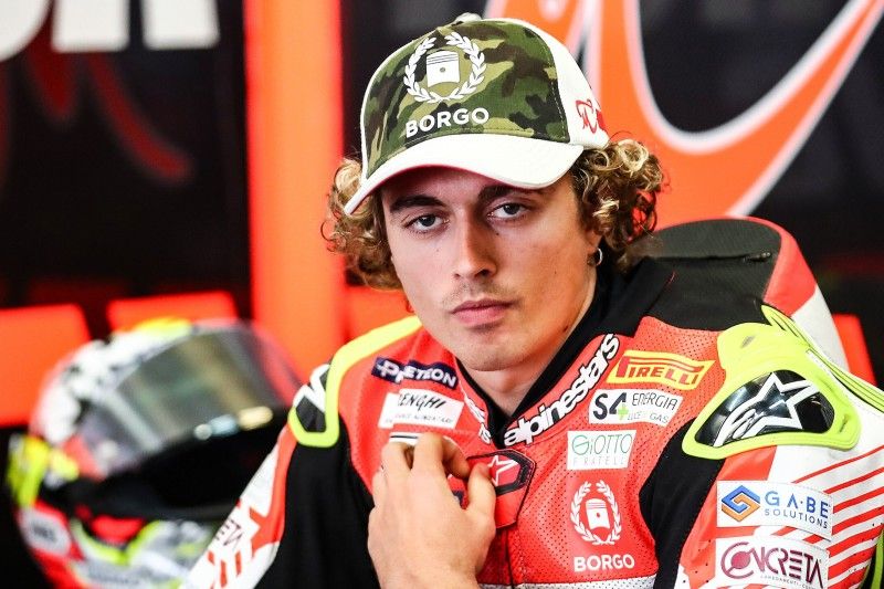 Mittelfinger nach Kollision: Axel Bassani ärgert sich über Michael Rinaldi