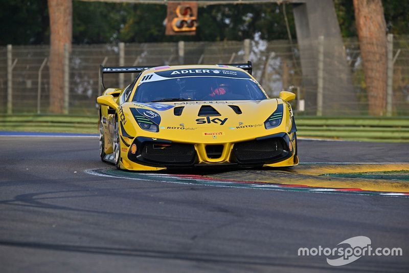 Photo Gallery Ferrari Challenge | The Friday brawl in Imola
