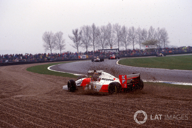 F1 Legends: Hoe Senna alle concurrenten oprolde op Donington