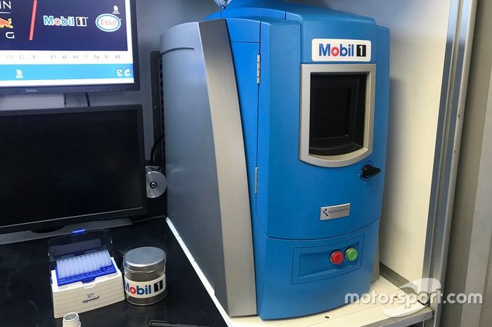 ExxonMobil: metti un tigre nel motore Honda!