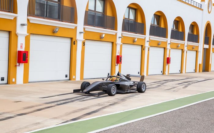 Fotos: el TC Racing de Courtois y Merhi ya ha completado sus primeros test