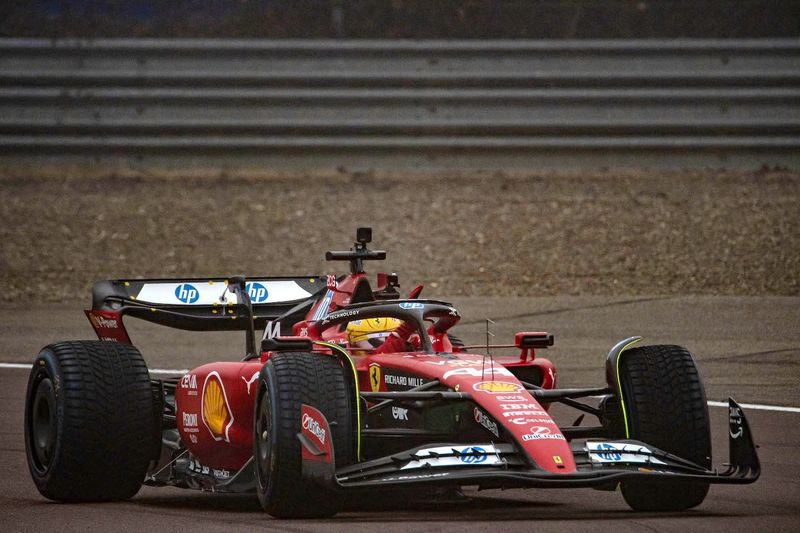 Hamilton pilote pour la première fois une Ferrari
