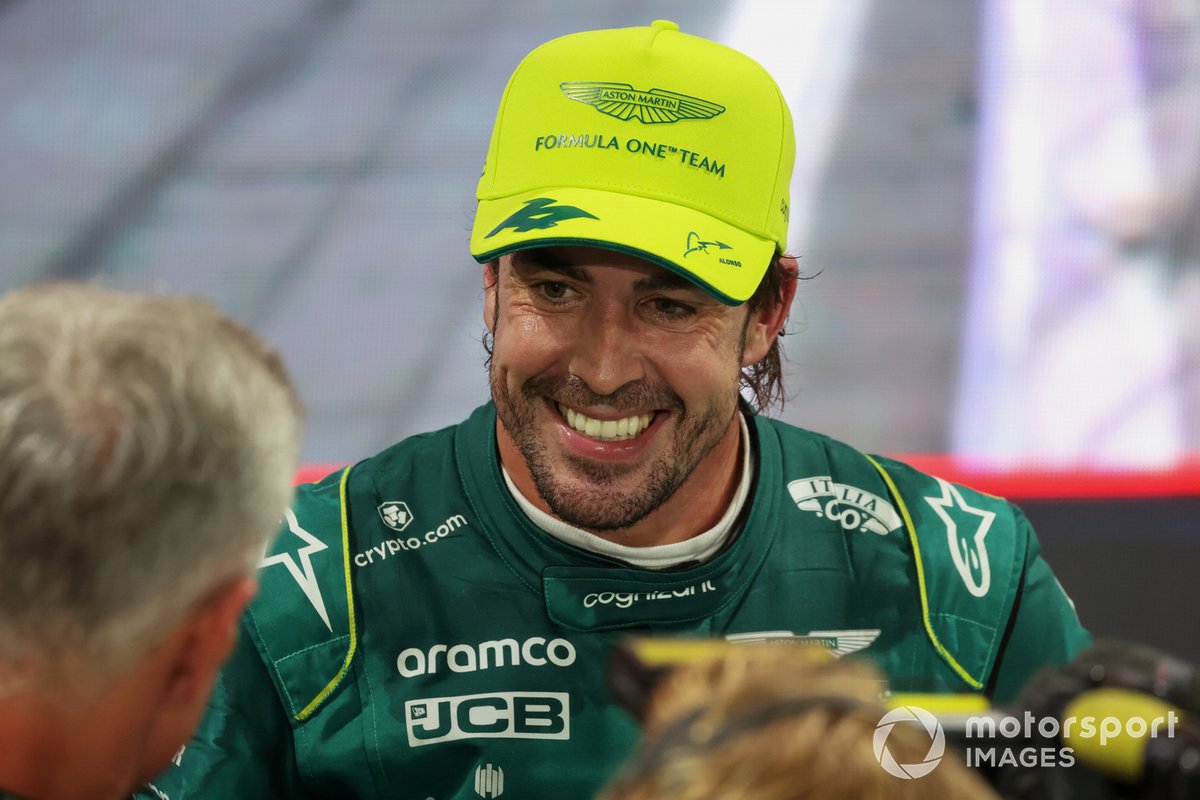 Alonso: "Tek bir yılda en büyük adım atan takım Aston Martin"
