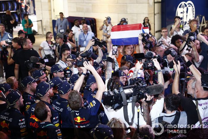 Photos - Le casque "Triple Champion du monde" de Max Verstappen