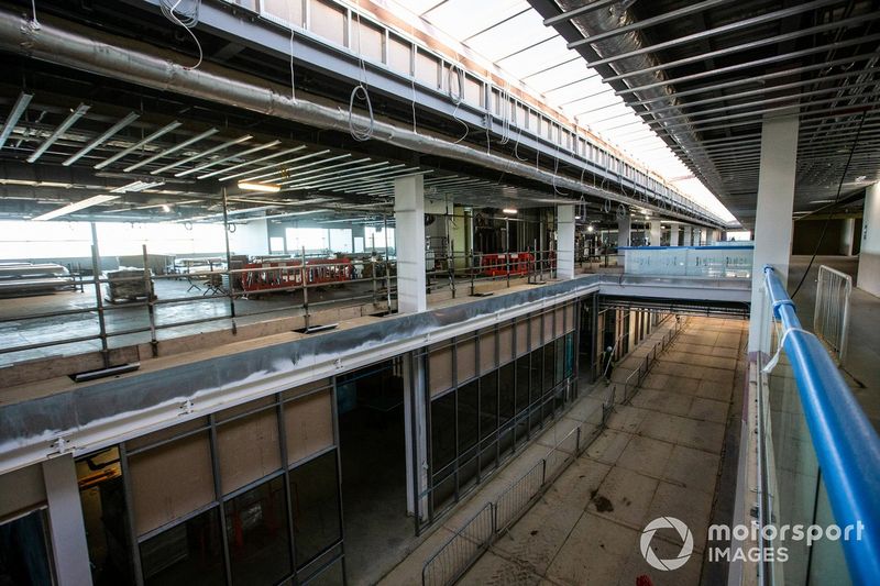 Reportage - Au cœur de la future usine Aston Martin F1