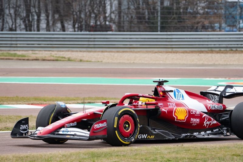 La Ferrari SF-25 en piste avec Leclerc puis Hamilton à Fiorano
